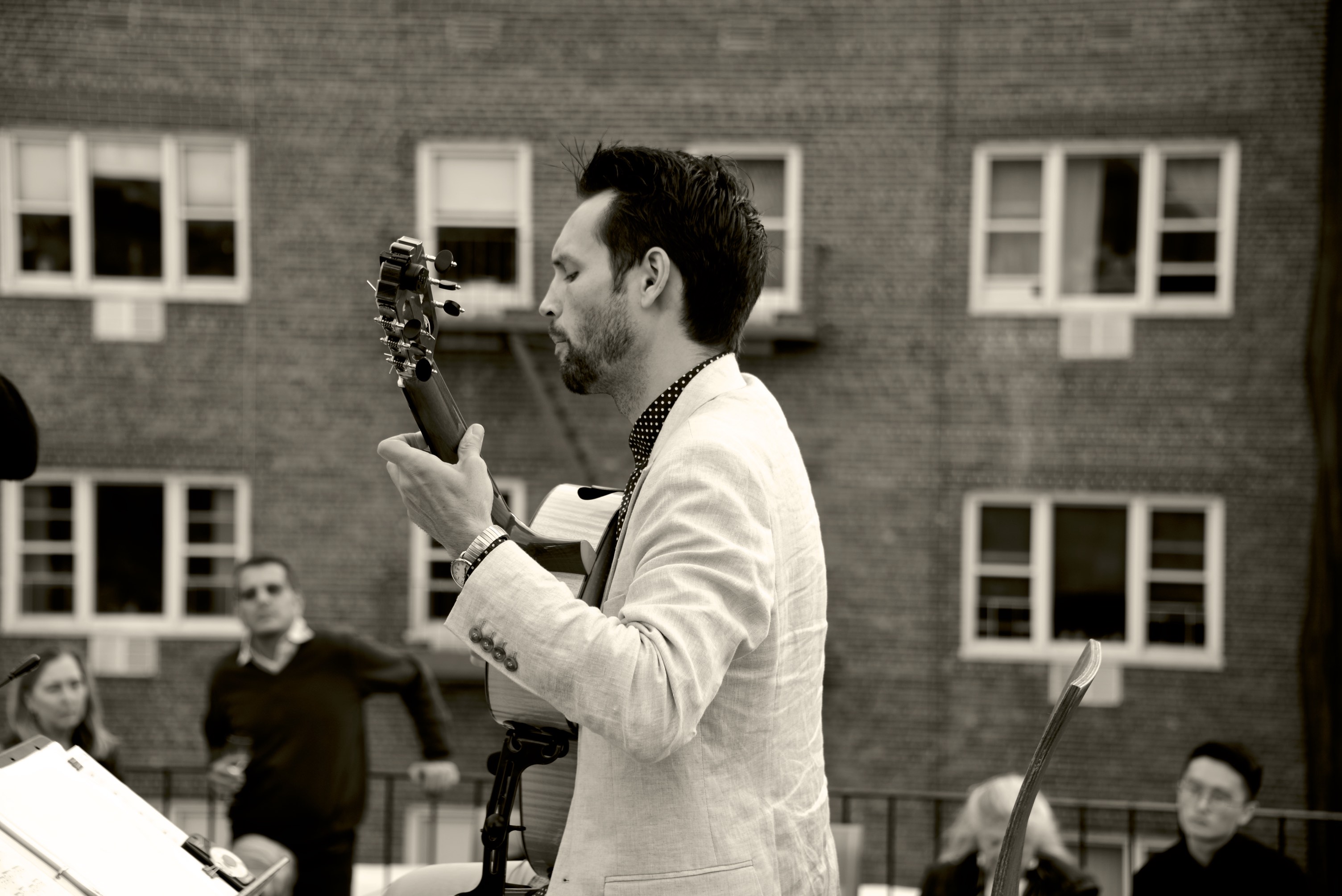 Tye Austin’s Rooftop Salon Concert in NYC – Tye Austin